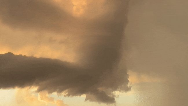 Vertical Cloud Stretches High Into the Sky Over Oklahoma Amid Severe ...
