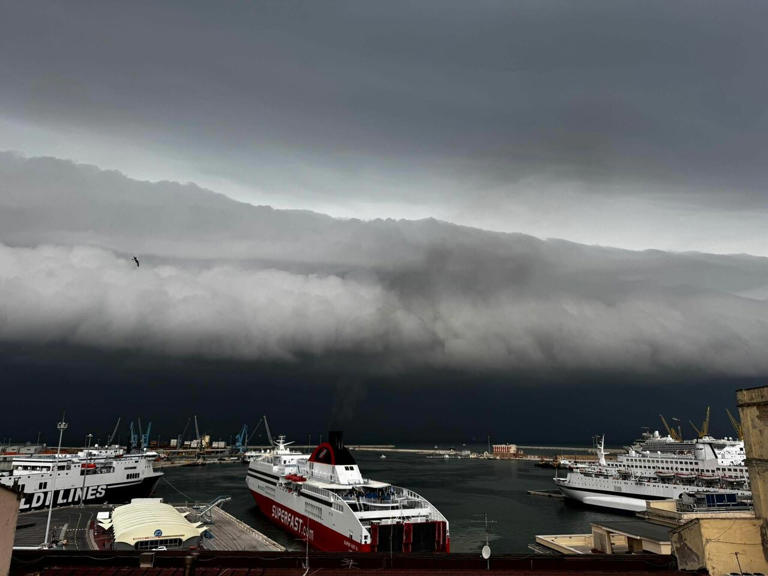 Forti raffiche di vento e temporali, le Marche nella morsa del maltempo: «Uscite solo se ...