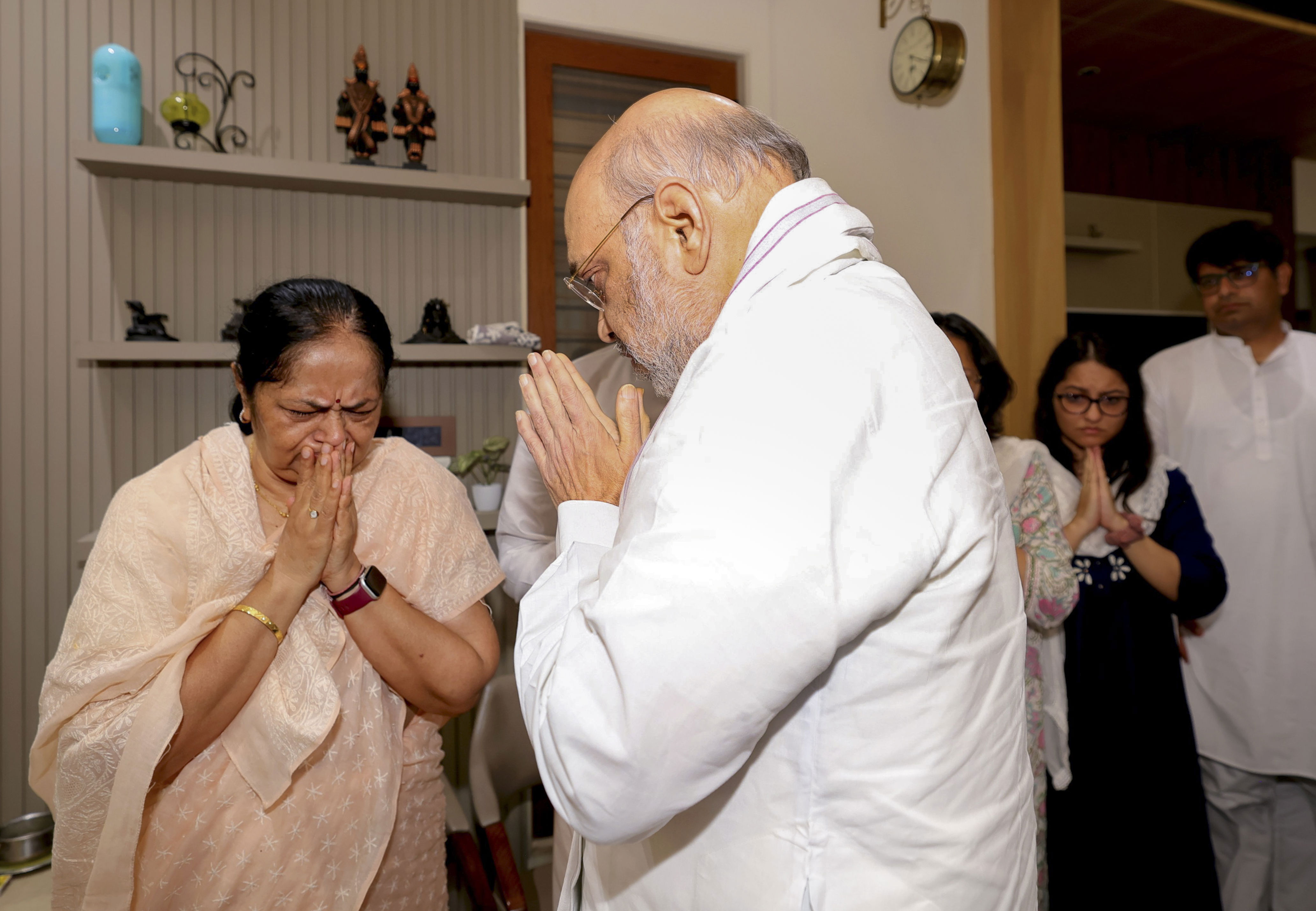 Rupani cremated with full state honours at Rajkot; politicians ...