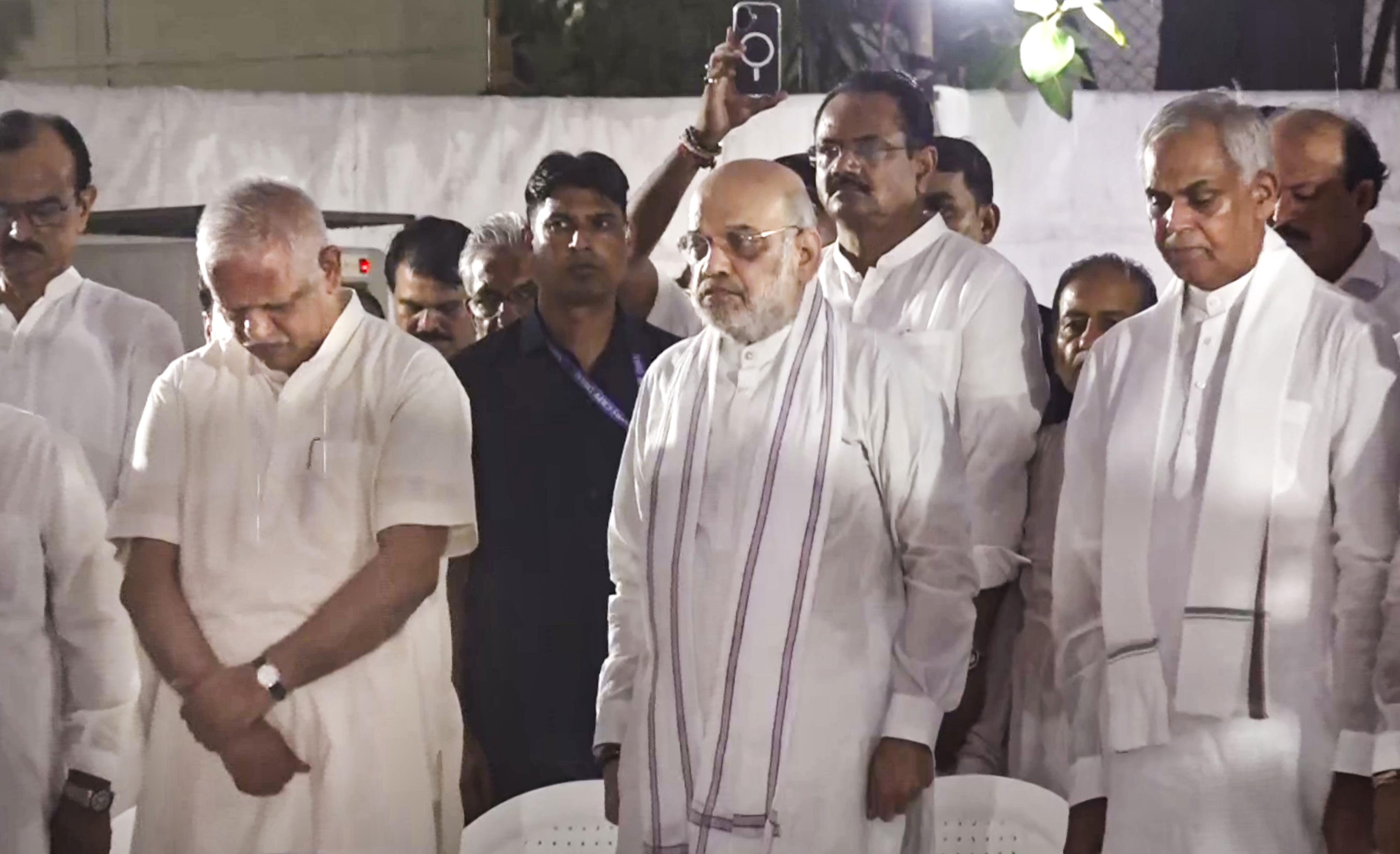 Rupani cremated with full state honours at Rajkot; politicians ...