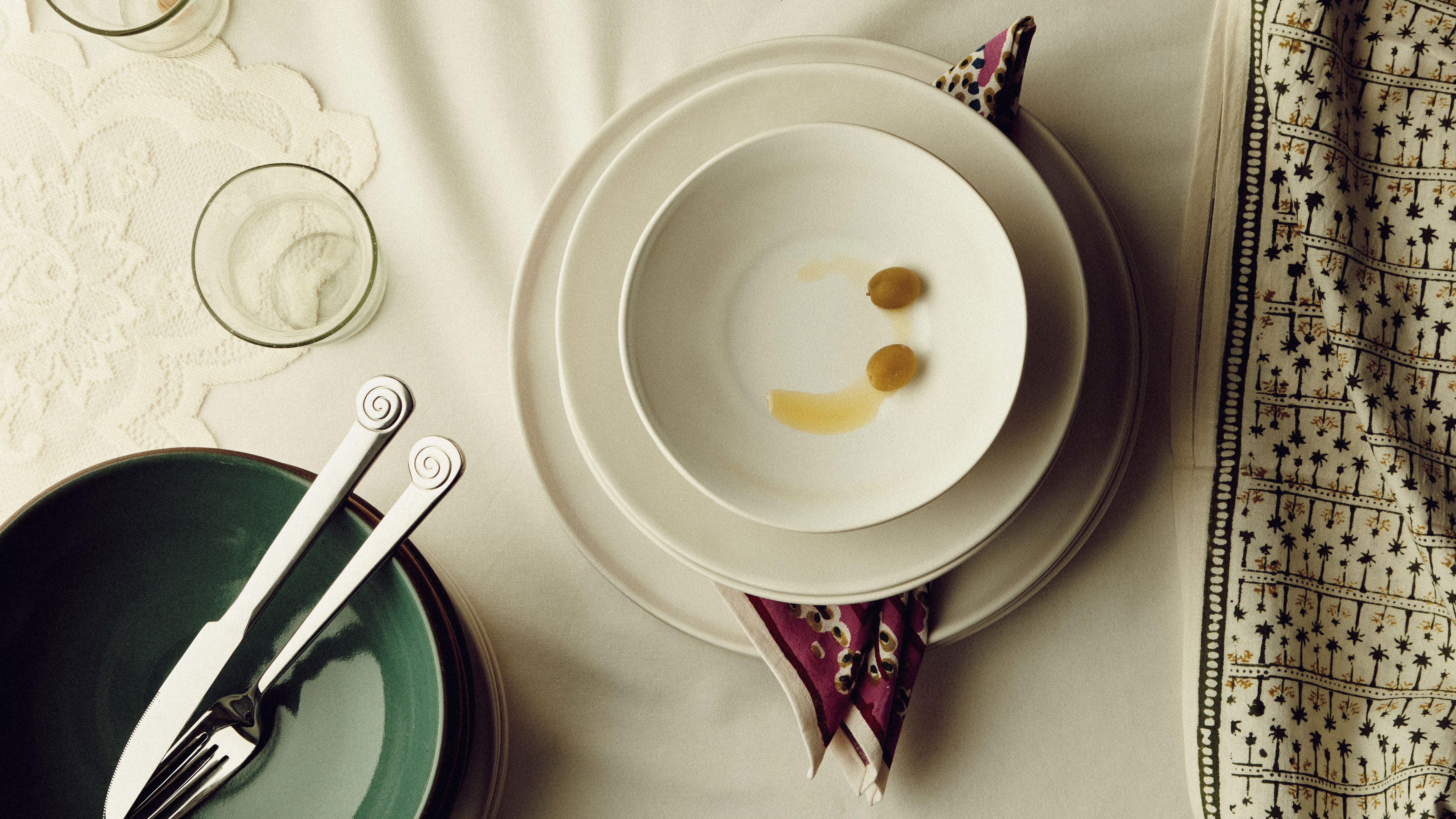 The Best Dinnerware Sets Show Off Your Excellent Taste