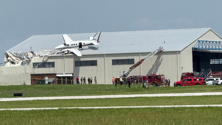 2 injured after plane crashes onto hangar roof at New Century AirCenter