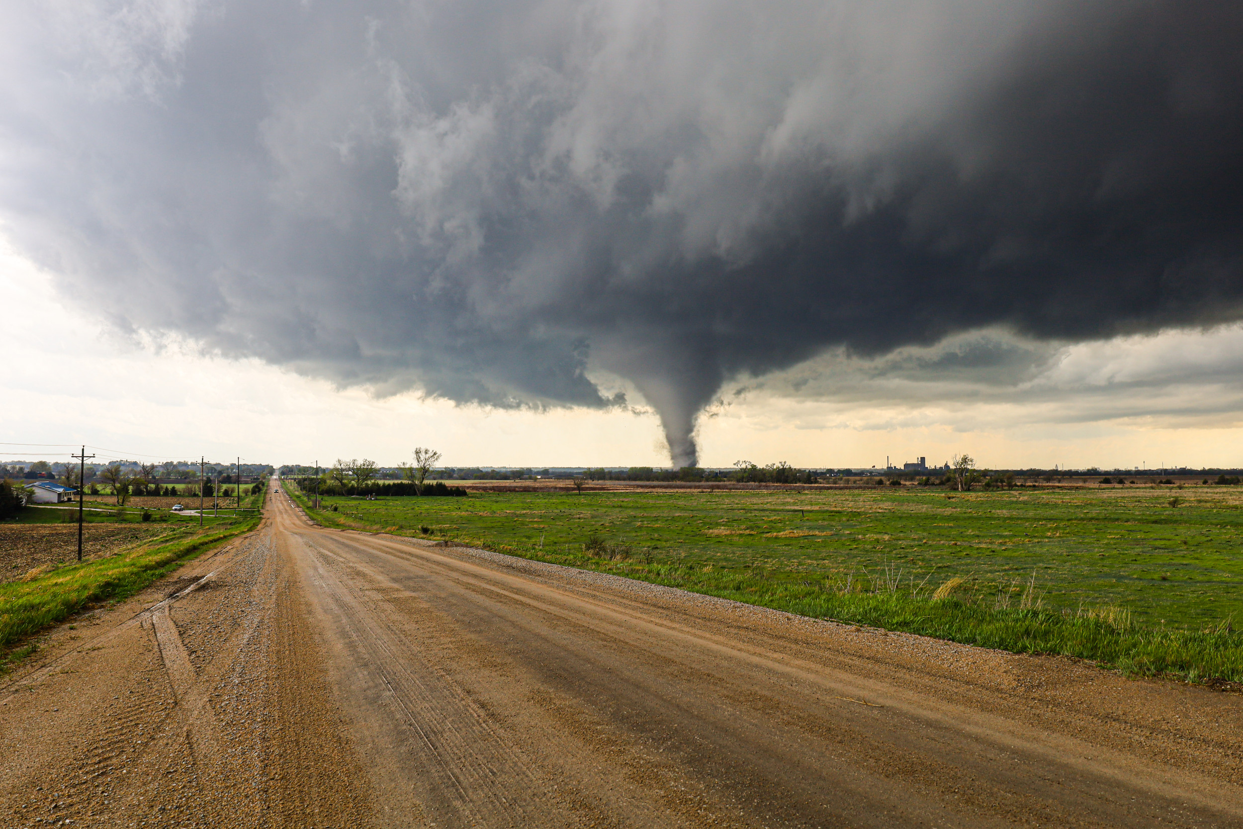 Nearly 90,000 people given minutes to seek shelter: "Take cover now!"