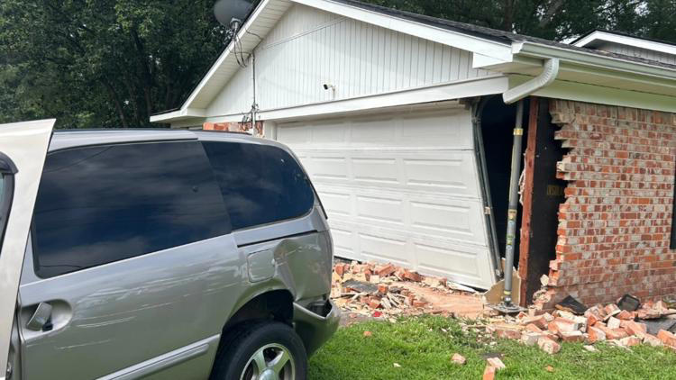 No injuries reported after van crashes into house in Longview