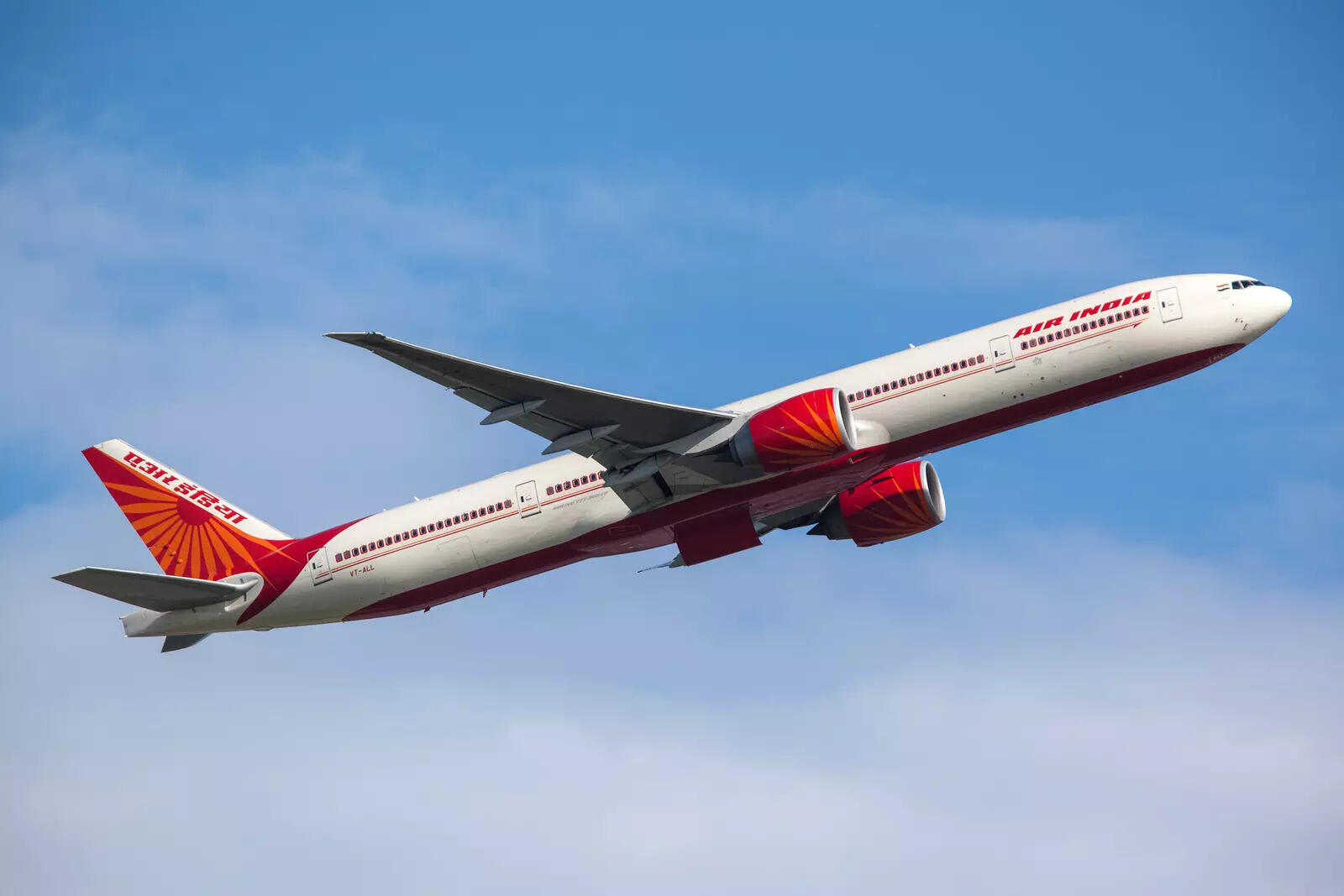 Air India's Boeing 777-200LR flight from San Francisco to Mumbai ...