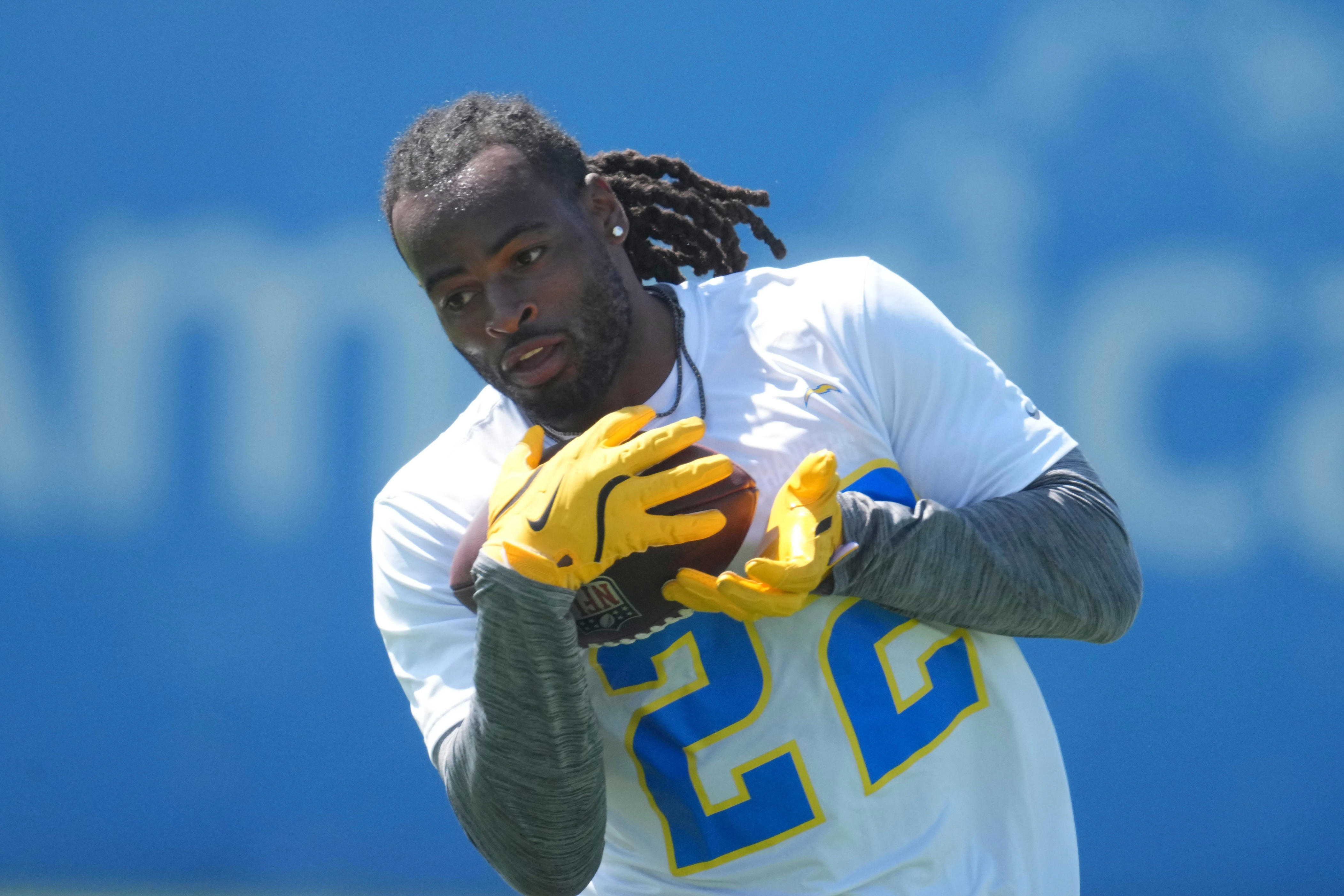 Chargers salary cap: 3 biggest bargains on LA's 2025 roster