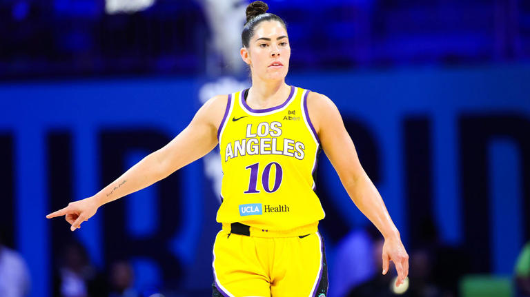 Kelsey Plum’s teammate explains controversial Sparks fan interaction Kelsey Plum’s teammate explains controversial Sparks fan interaction