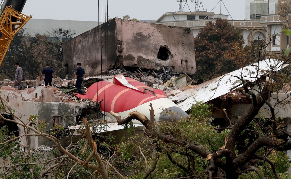 Air India Crash Probe Focusing On Movement Of Engine Fuel Control ...