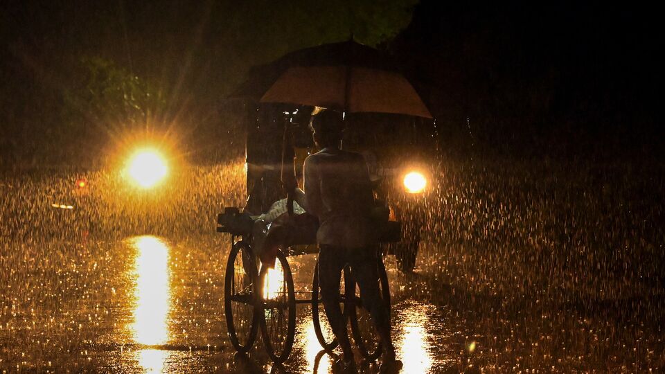 Weather update: IMD issues red alert for five districts in Kerala ...
