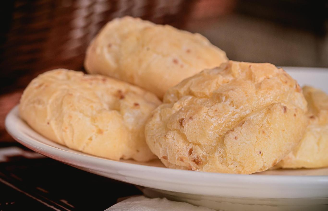 Desde que aprendi a fazer esse pãozinho de tapioca sem glúten não compro mais no mercado e meu ...