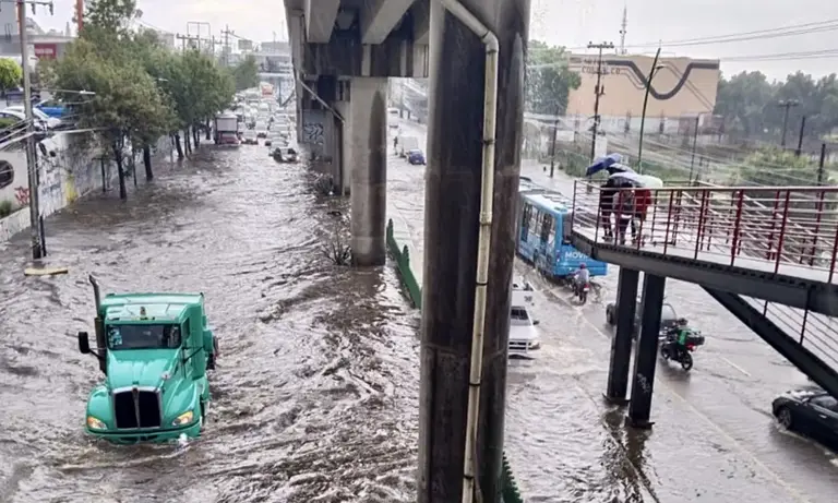 Inundaciones y caos en CDMX: Alerta Roja por lluvias intensas