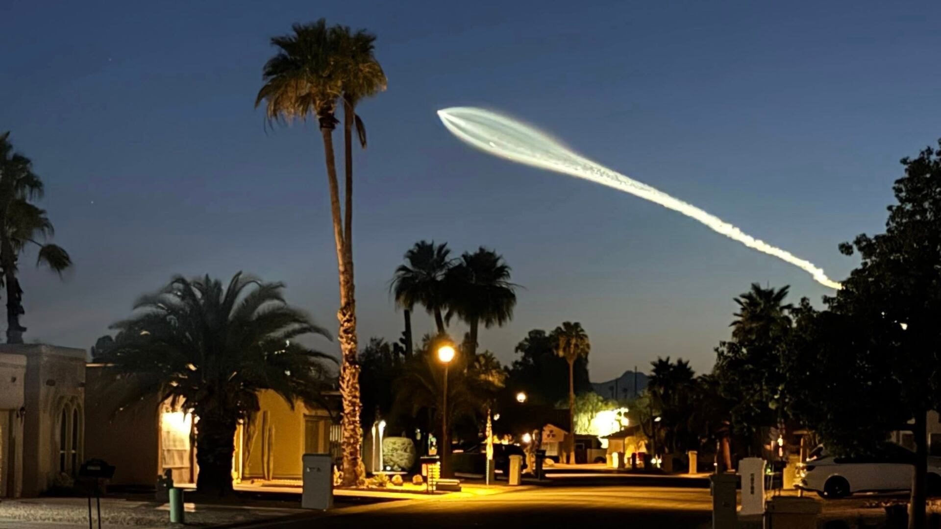 SpaceX rocket illuminates sky with comet-like trail across Arizona