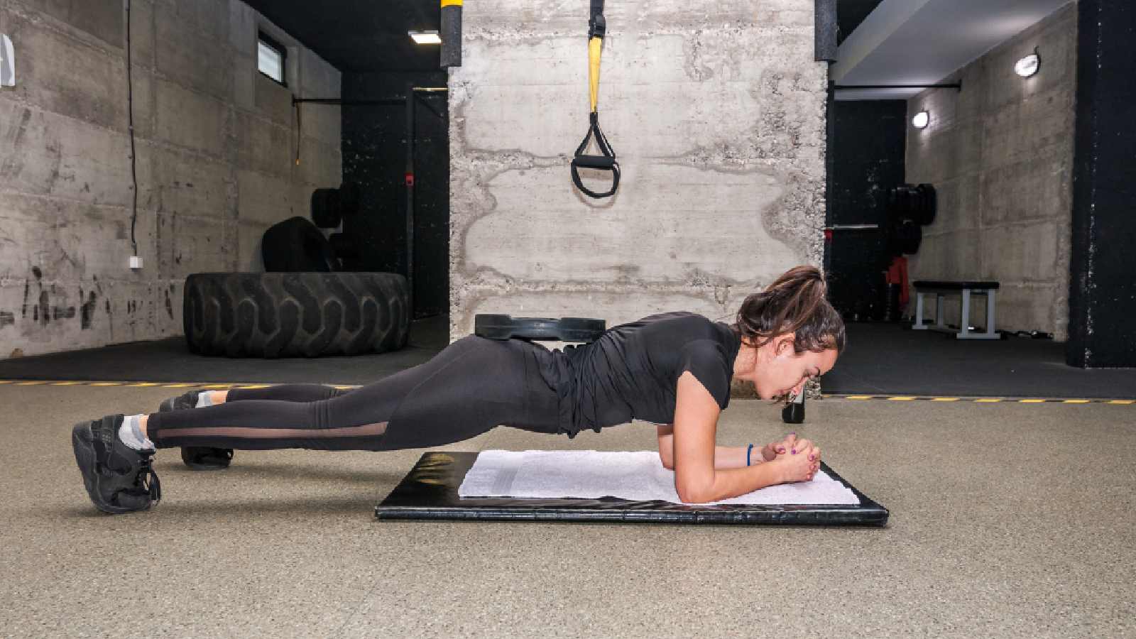 Want a stronger core? Try weighted planks to burn more fat and build ...