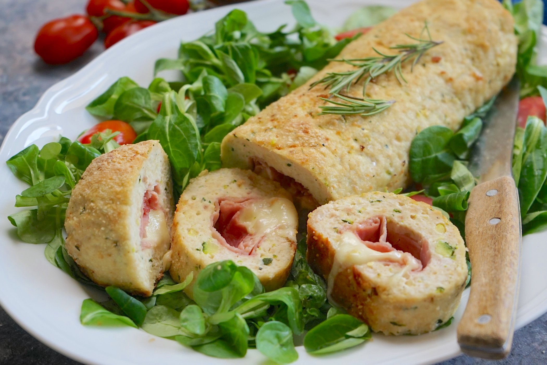 Polpettone di tacchino ripieno: la ricetta che porta felicità in tavola