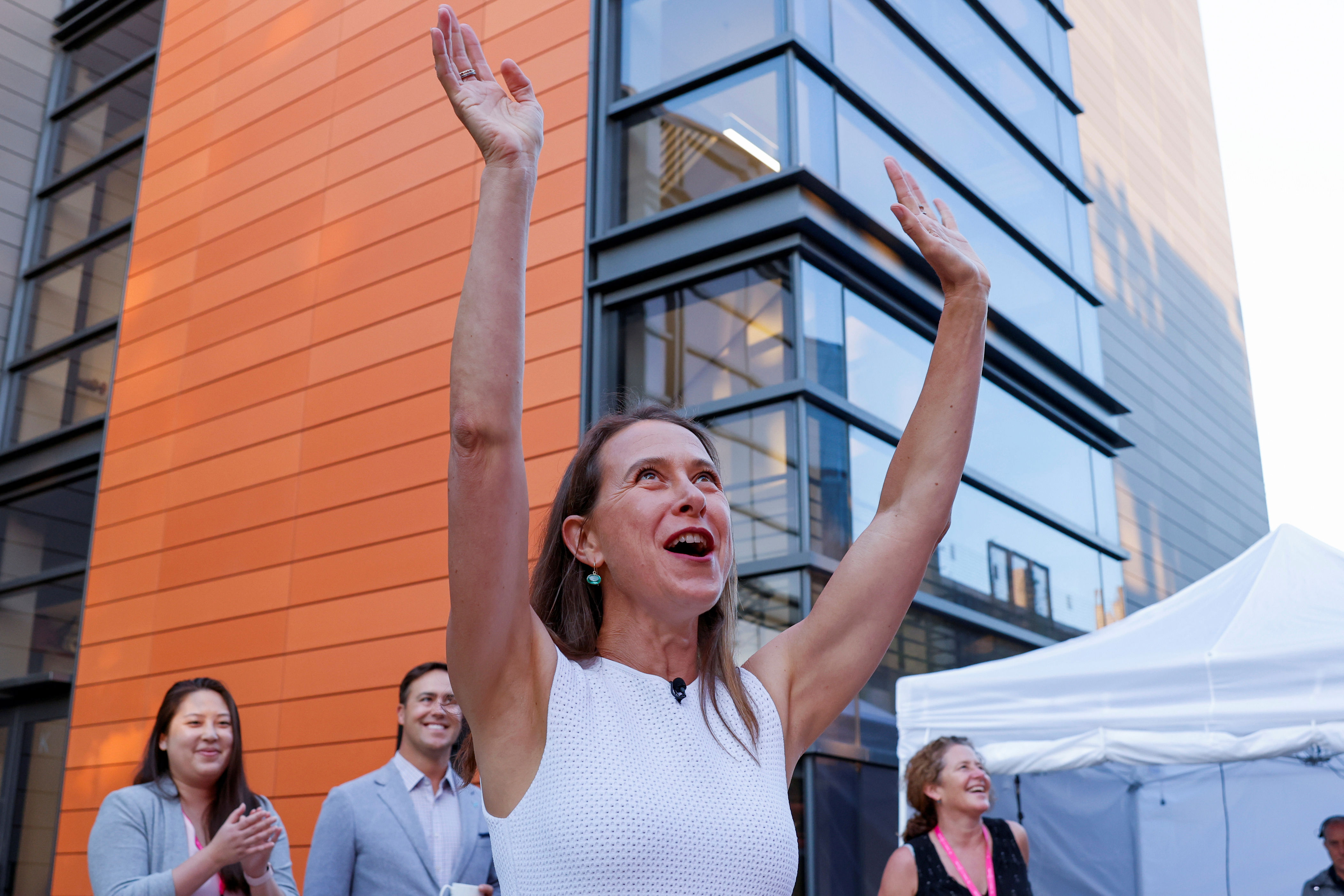 Anne Wojcicki's bid to buy back 23andMe may not end a legal fight over ...