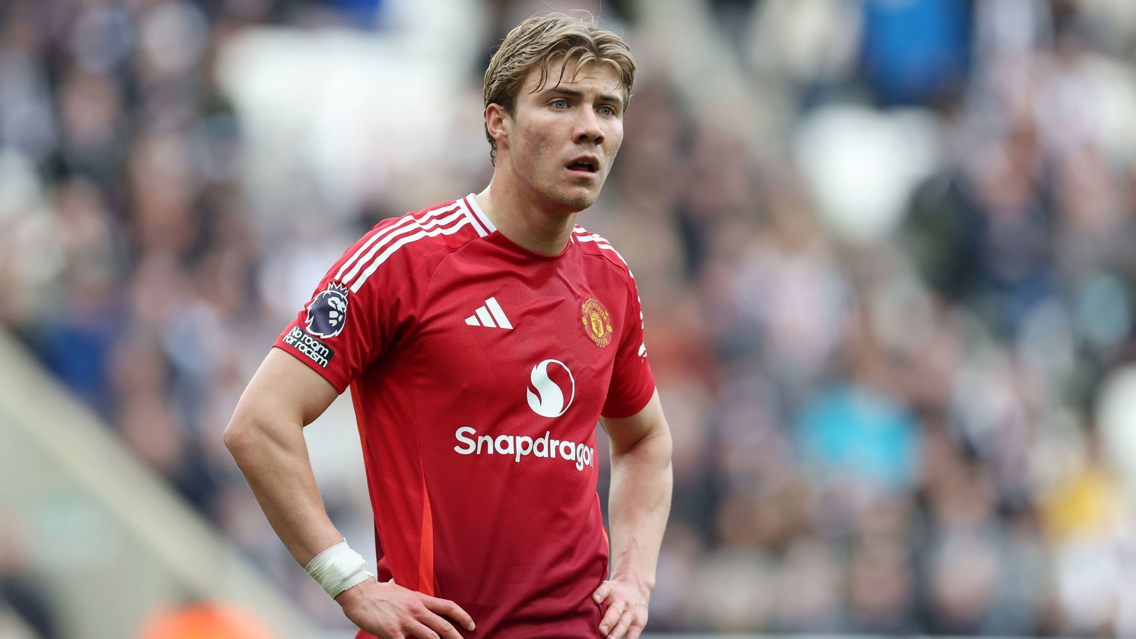 Rasmus Hojlund salary: How much does Manchester United star earn per week and annually in ...