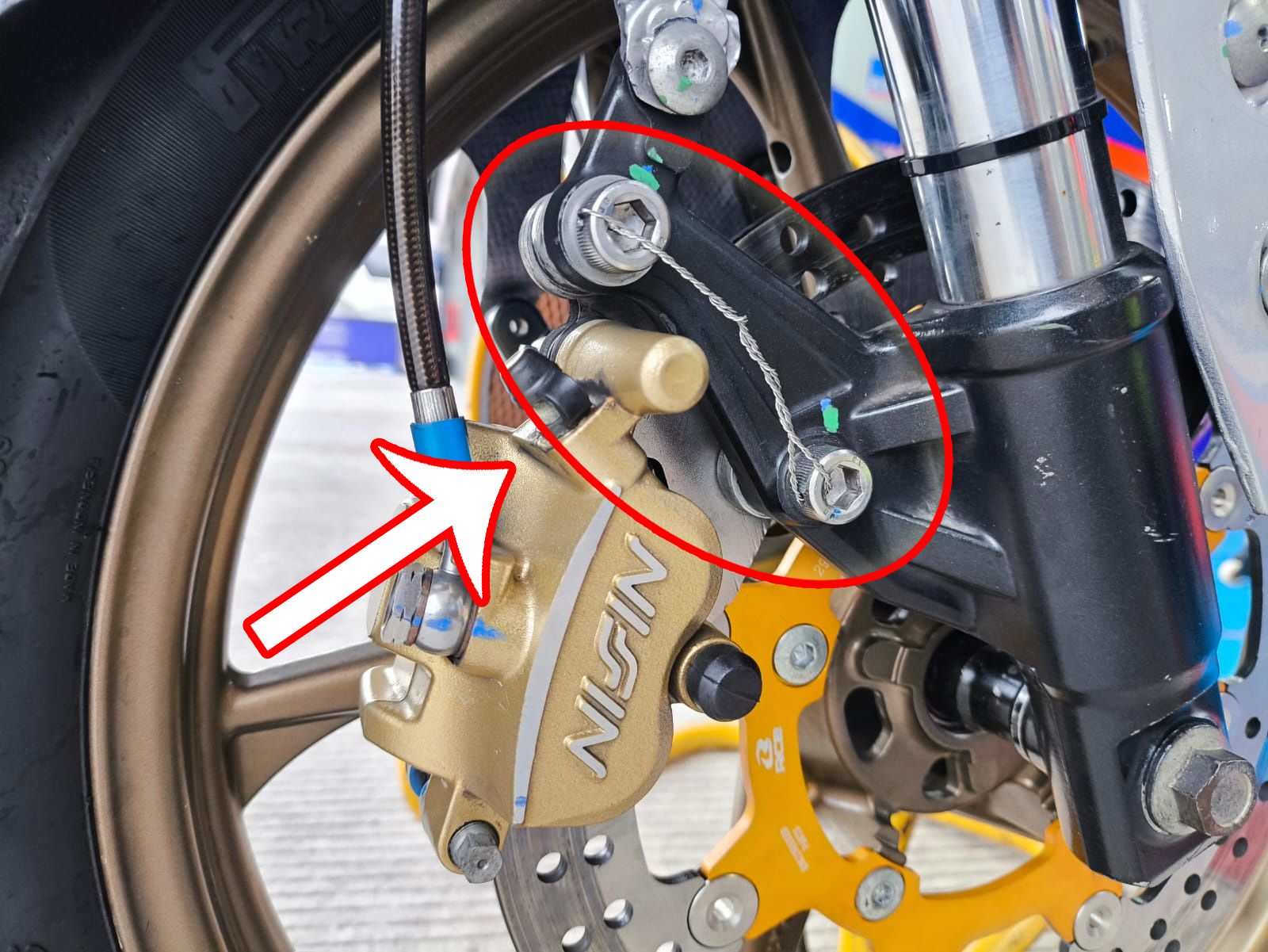 Terjawab Ini Fungsi Kawat yang Banyak Mengikat Baut Motor balap
