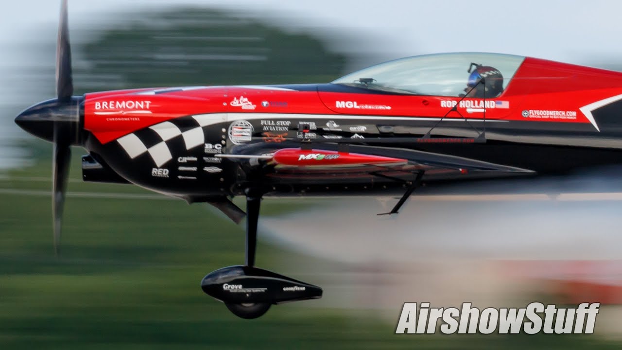 World champion aerobatics by Rob Holland