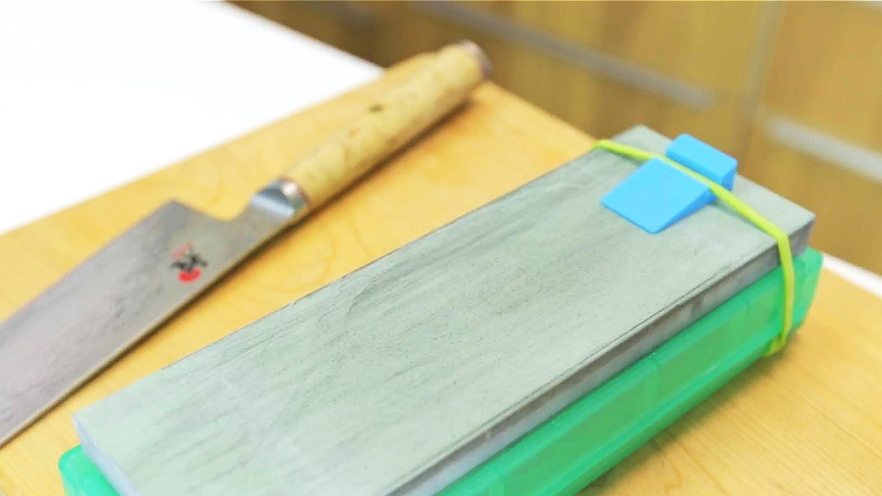 How to Sharpen Knives at the Right Angle with a Whetstone