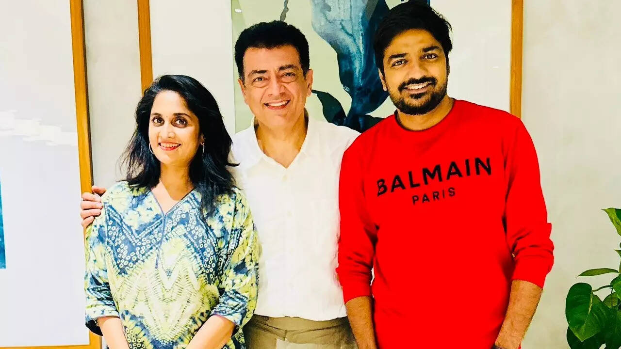 Ajith surprises Sathish with a warm gesture, leaves fans delighted