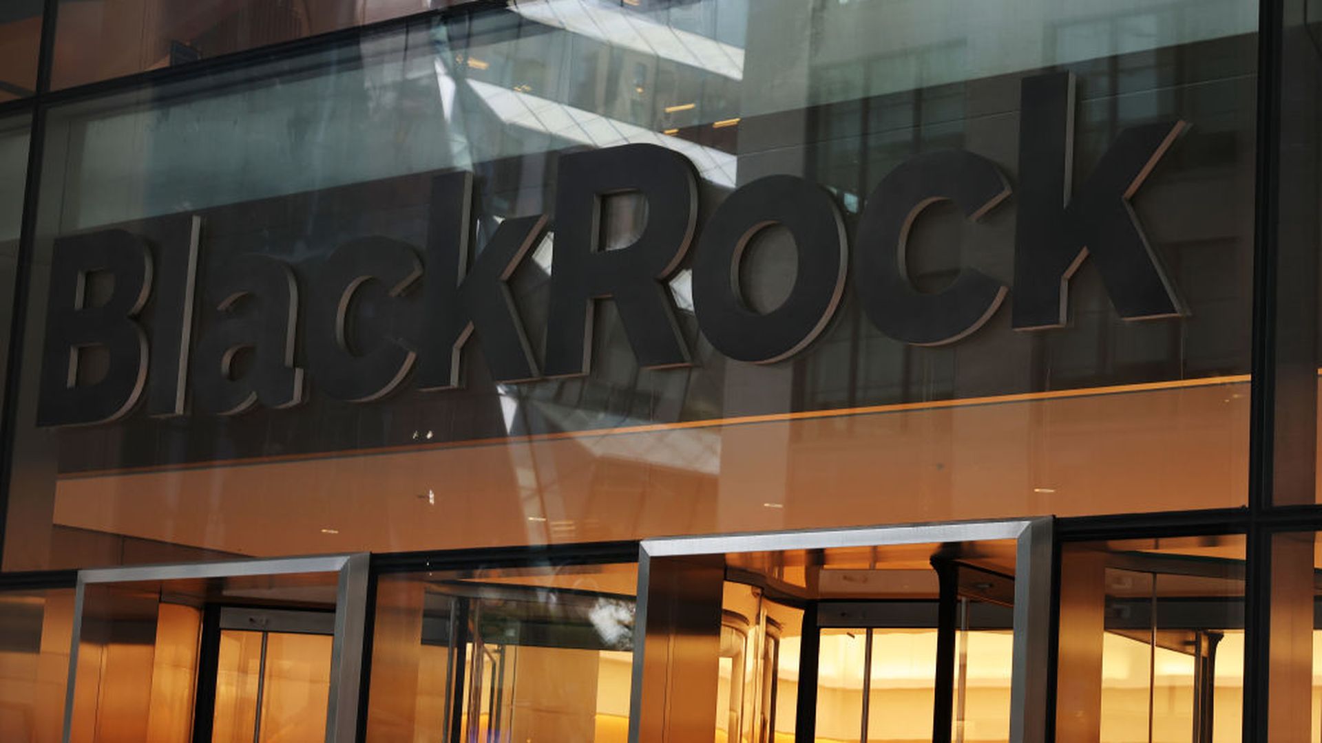 BlackRock supera i 13.000 miliardi in asset: nuovo record per il ...