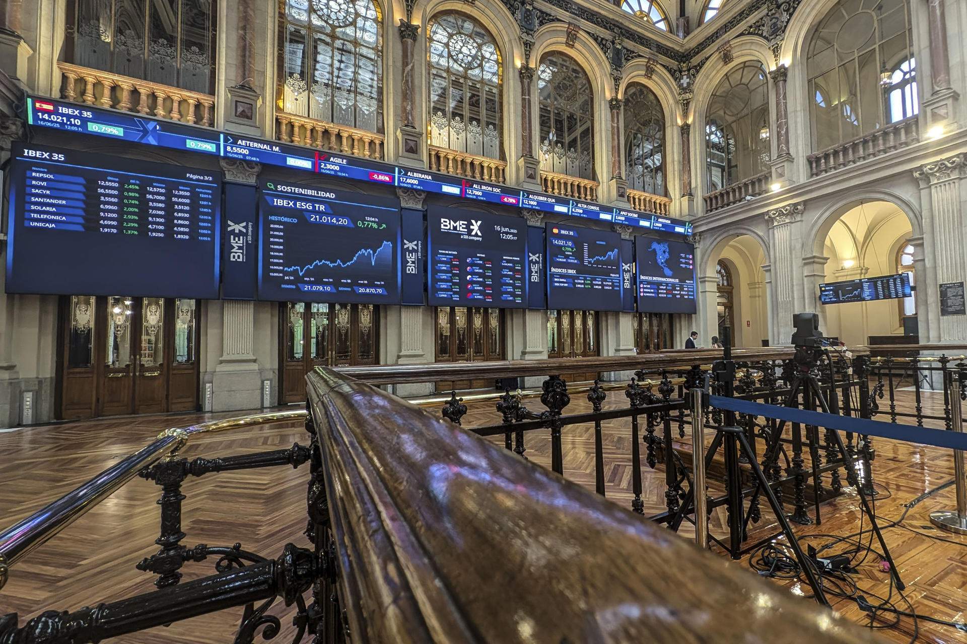 El Ibex-35 se queda por debajo de los 13.800 puntos, por el pesimismo ...