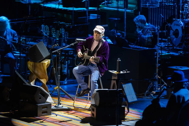 The sound of silence: Paul Simon commands the crowd in comeback tour at ...