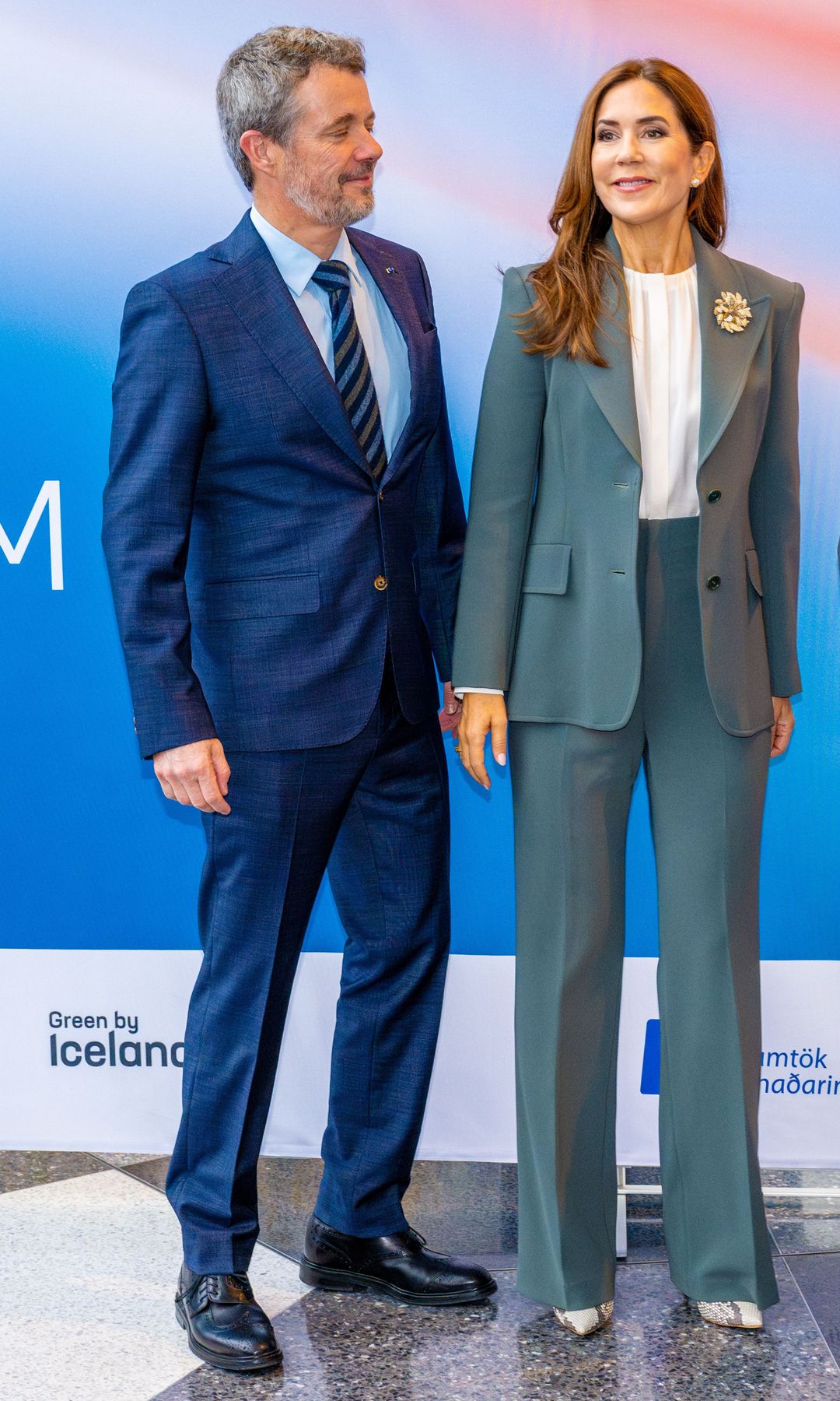 El curioso caso de la blusa 'Banora' que une los armarios más selectos ...