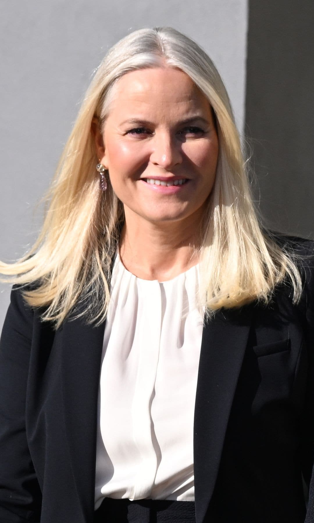 El curioso caso de la blusa 'Banora' que une los armarios más selectos ...