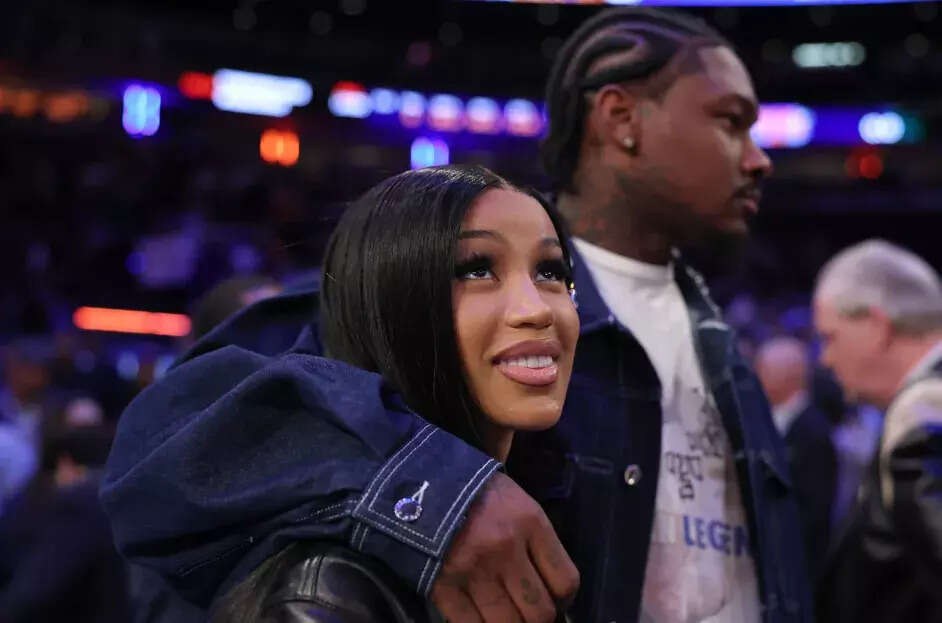 "Looks like Stefon’s baby": Cardi B sparks outrage after posting photos ...