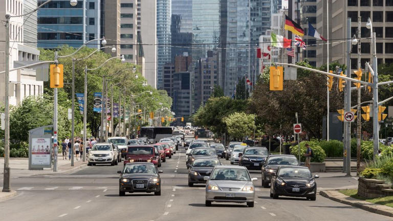 Toronto drivers could face a $190 fine for not following this rush hour ...
