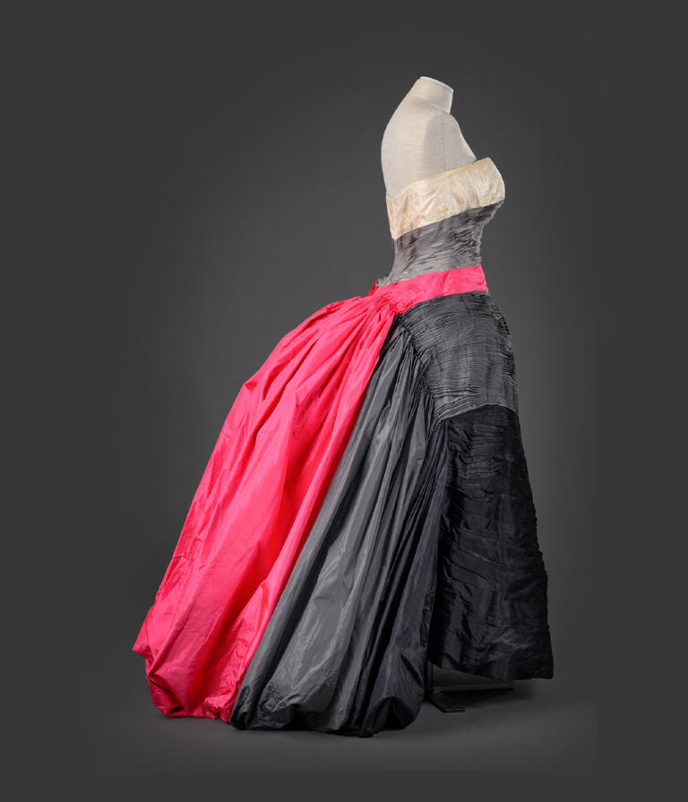 La moda prima della Sala Bianca, mostra a Firenze