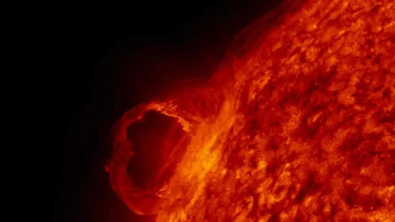 Powerful solar flare causes radio blackouts in the Americas: How solar ...