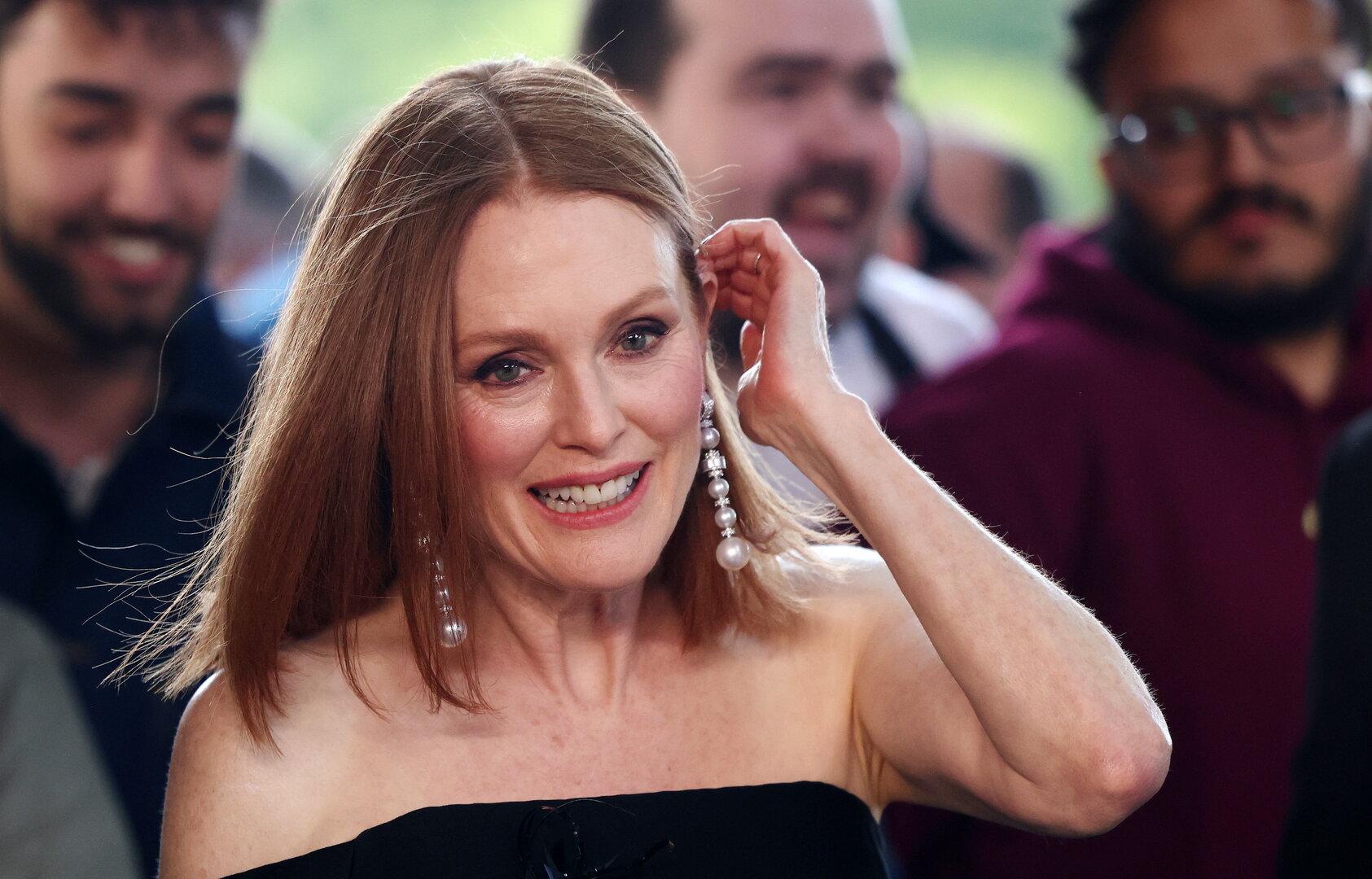 Julianne Moore verriet ihre Sicht auf ihre lange Beziehung zu Ehemann Bart