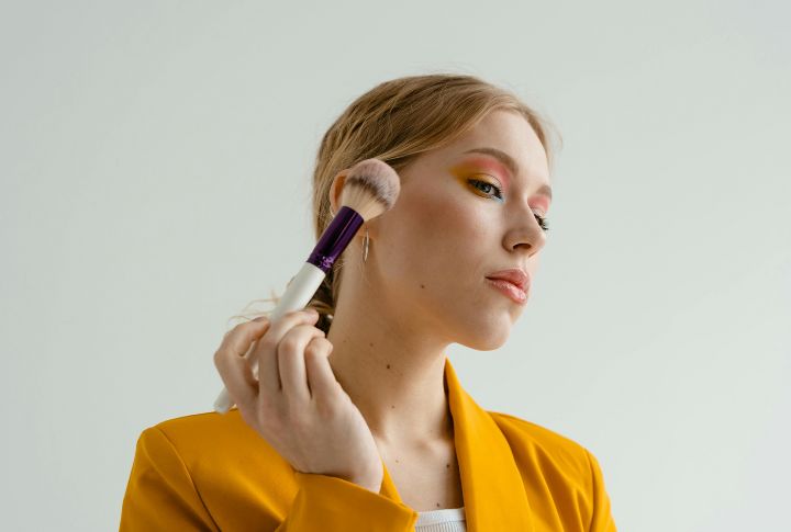 20 Techniques Makeup Pros Use For A Flawless Look