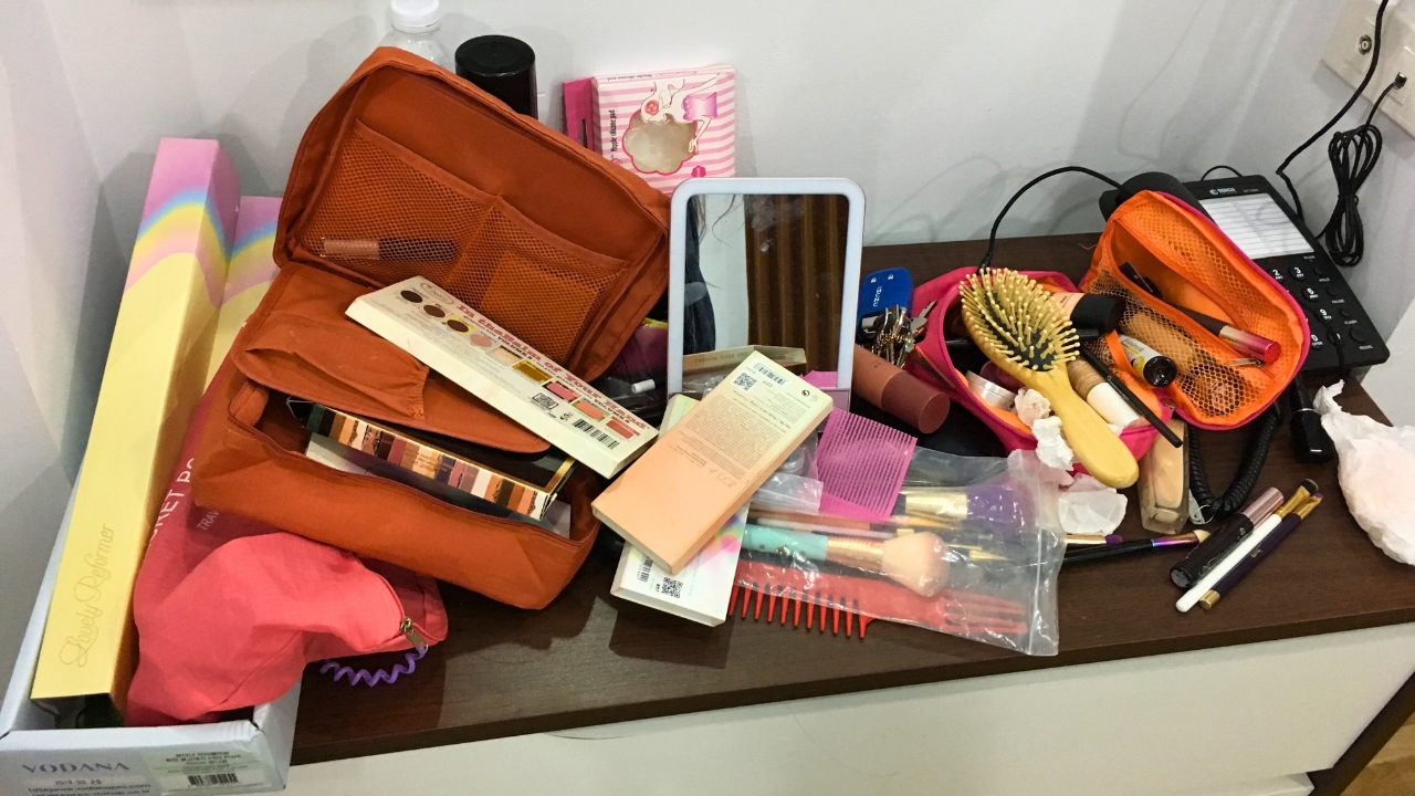 10 Things That Really Don’t Belong in Your Nightstand