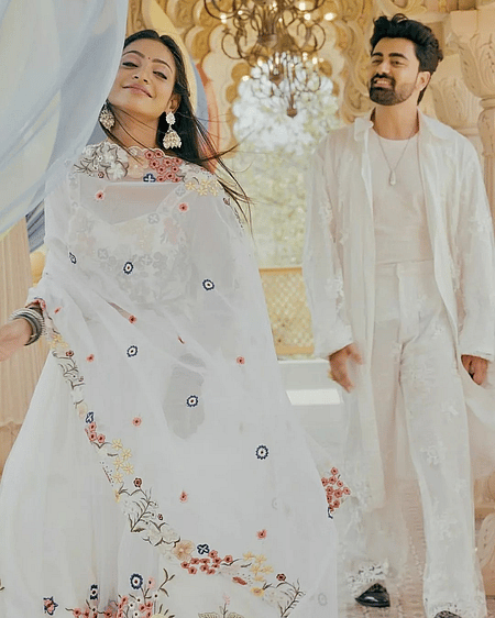 Kumbh Mela’s viral girl Monalisa roped in for singer Utkarsh Sharma’s ...