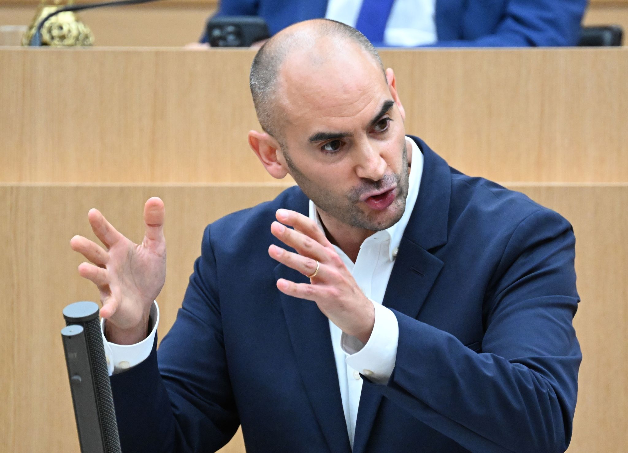 Bayaz: Wer studiert, soll länger arbeiten