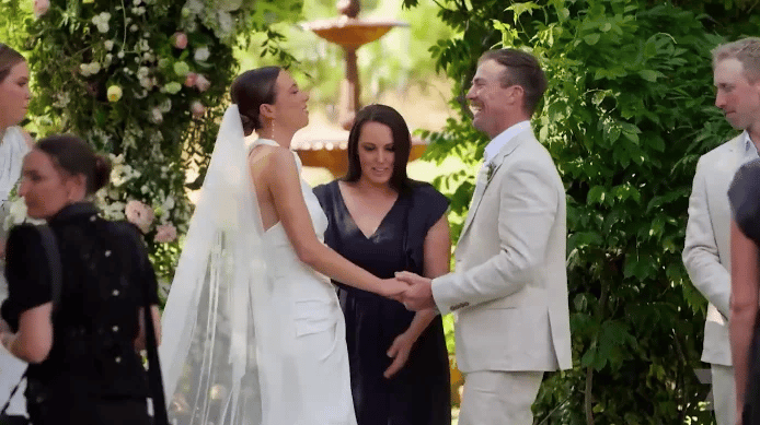 David and Emily just got married in the sweetest ceremony on Farmer ...