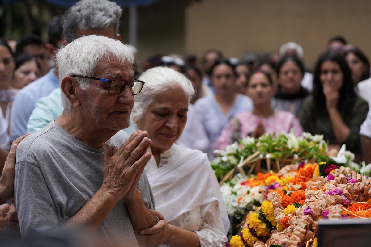 Family bids emotional goodbye to pilot of doomed Air India plane: ‘He ...