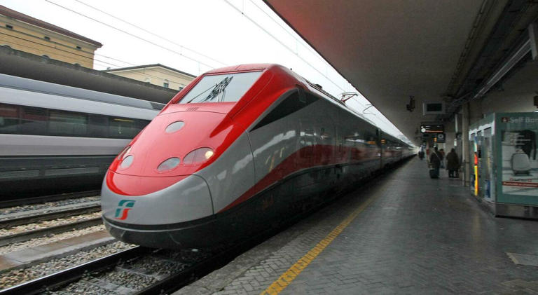 Alta Velocità, guasto sulla Napoli-Roma: «Ritardi fino a 170 minuti a Termini», graduale ripresa