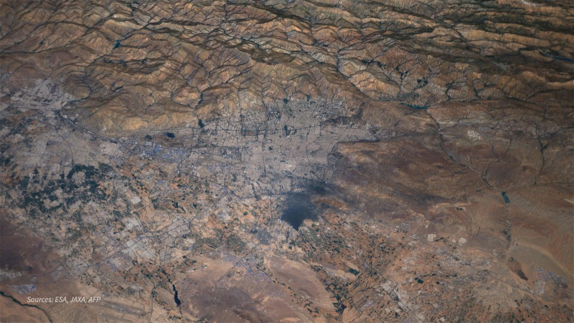 ANIMATED MAP: Iran's capital Tehran (smooth zoom)