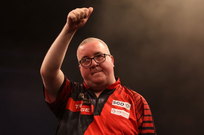 Stephen Bunting shows true colours with gesture to darts star whose ...