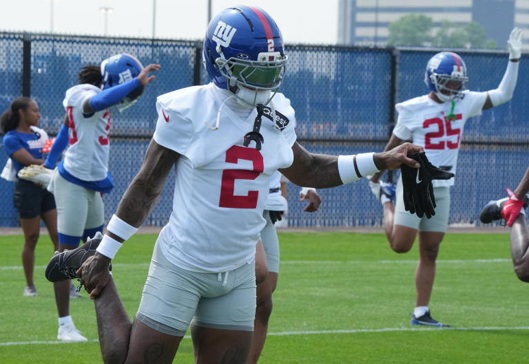 New York Giants' Deonte Banks, Cor'Dale Flott split starting reps at OTAs