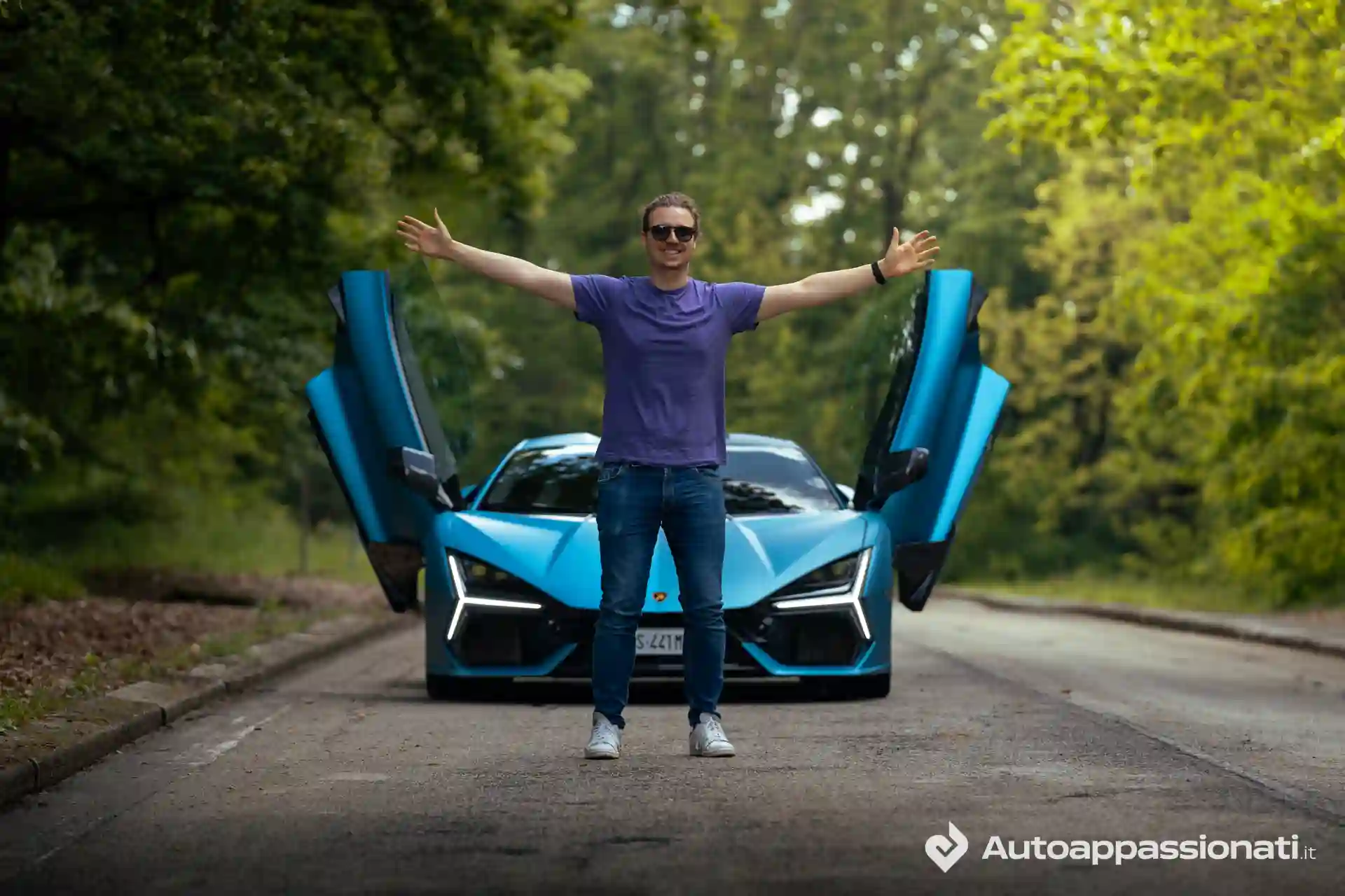 Prova Lamborghini Revuelto: la prima ibrida del Toro è la Lambo ...