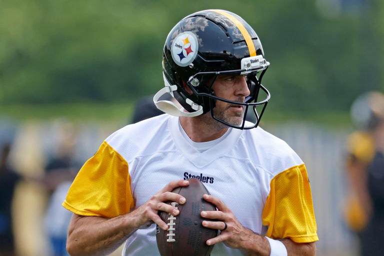 Pittsburgh Steelers bosses make early decision on Aaron Rodgers treatment