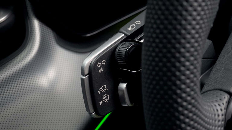 Bethany Fire threatening Burbank buildings, forcing evacuations