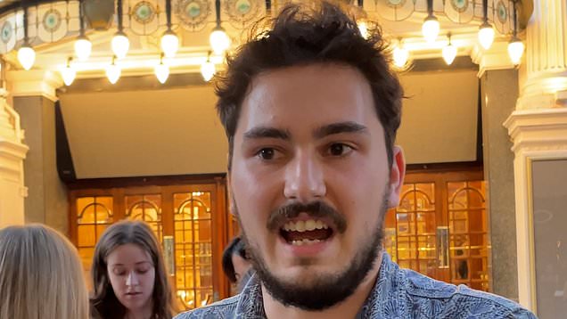 Evita fans rave about Rachel Zegler's balcony performance