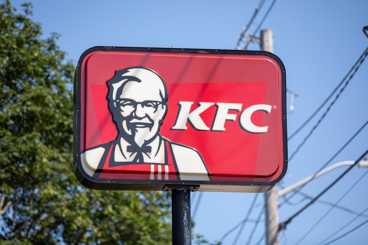 KFC Owner Yum Brands Selects Finance Chief as Next CEO