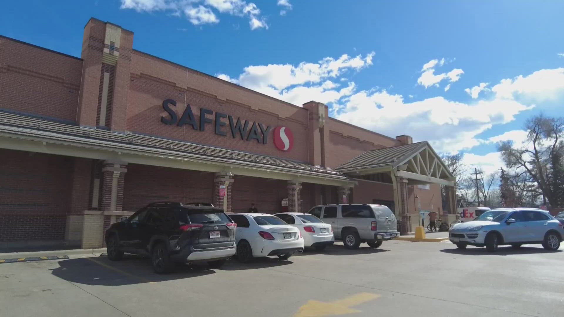Legal expert weighs in as Safeway contract negotiations resume